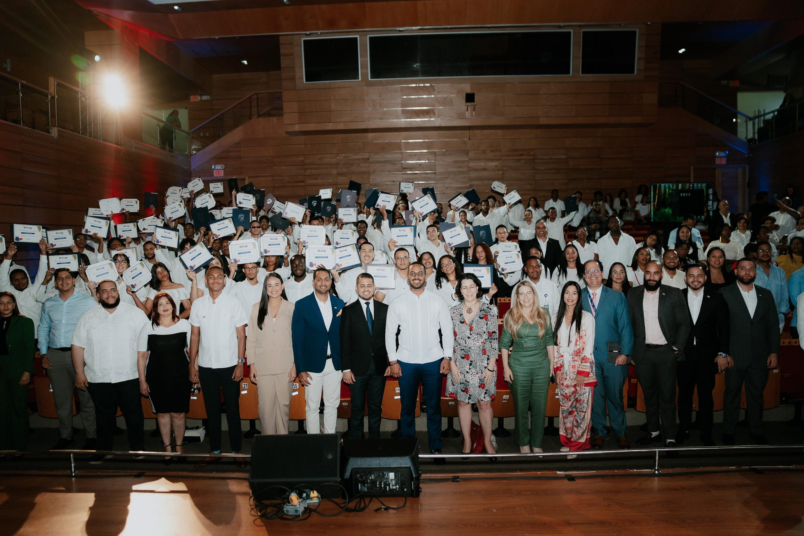 ITLA promueve talento joven con más de 100 becas para educación técnica ...