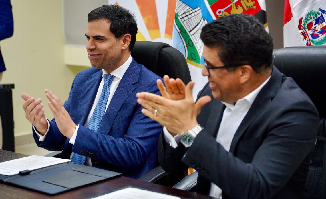 Roberto Ángel Salcedo y Dio Astacio acuerdan para abrir escuela música ...