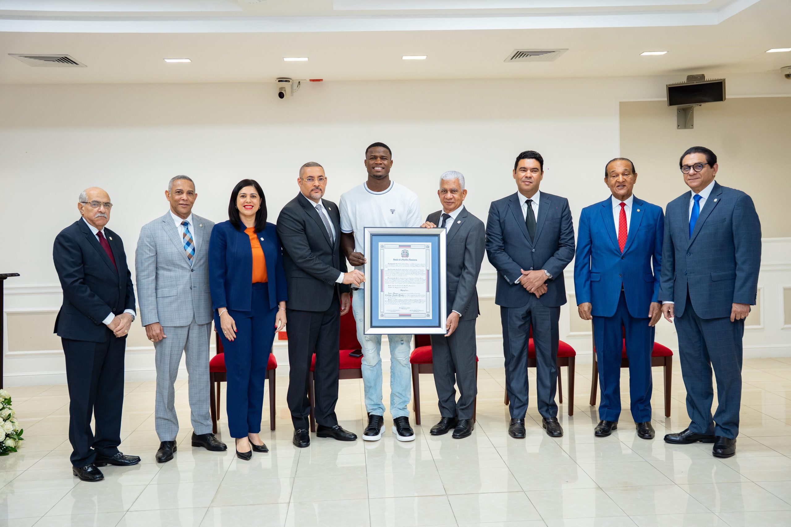 Senado reconoce al boxeador Cristian Pinales, medallista de bronce ...