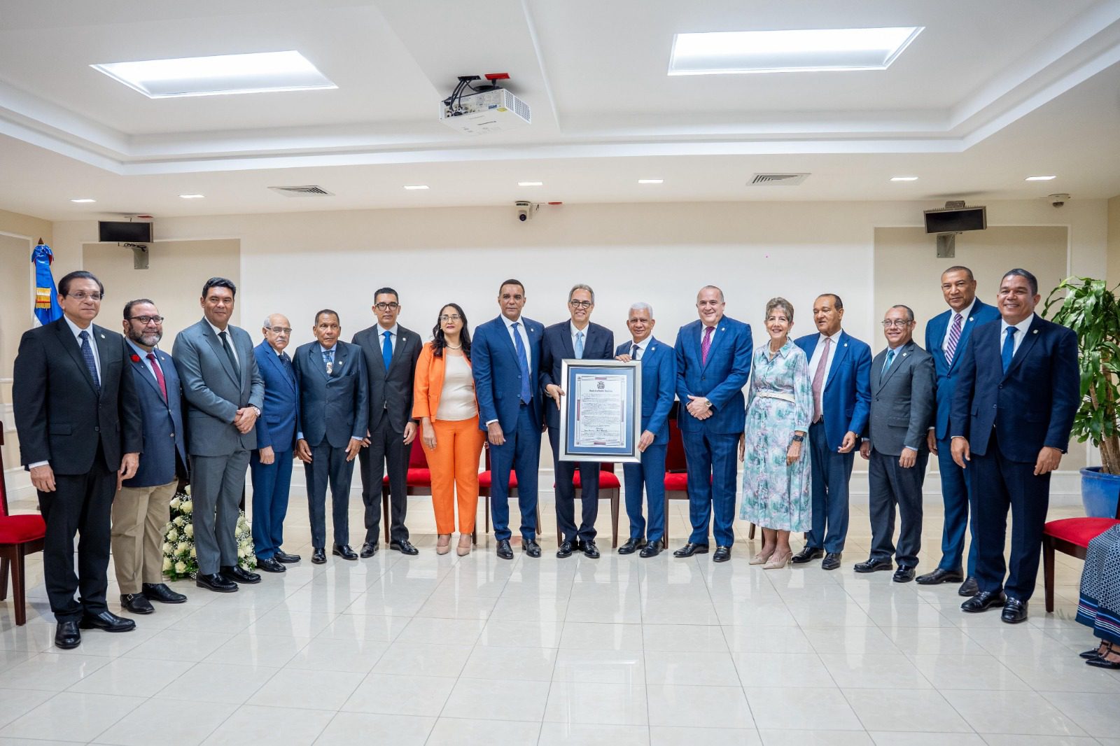 Senado reconoce trayectoria del poeta y escritor José Mármol - RTVD